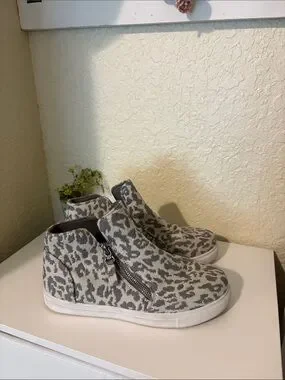 Outwoods | Shoes | Outwoods Gray And White Leopard Print Slipon ...